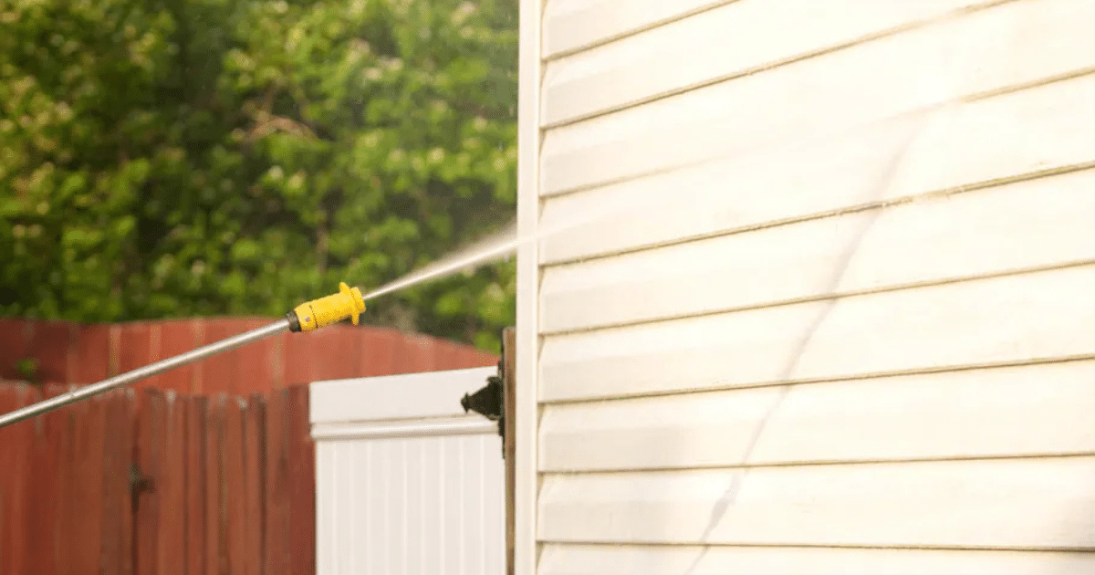 How to Restore Faded Vinyl Siding (Ultimate Homeowner Guide)